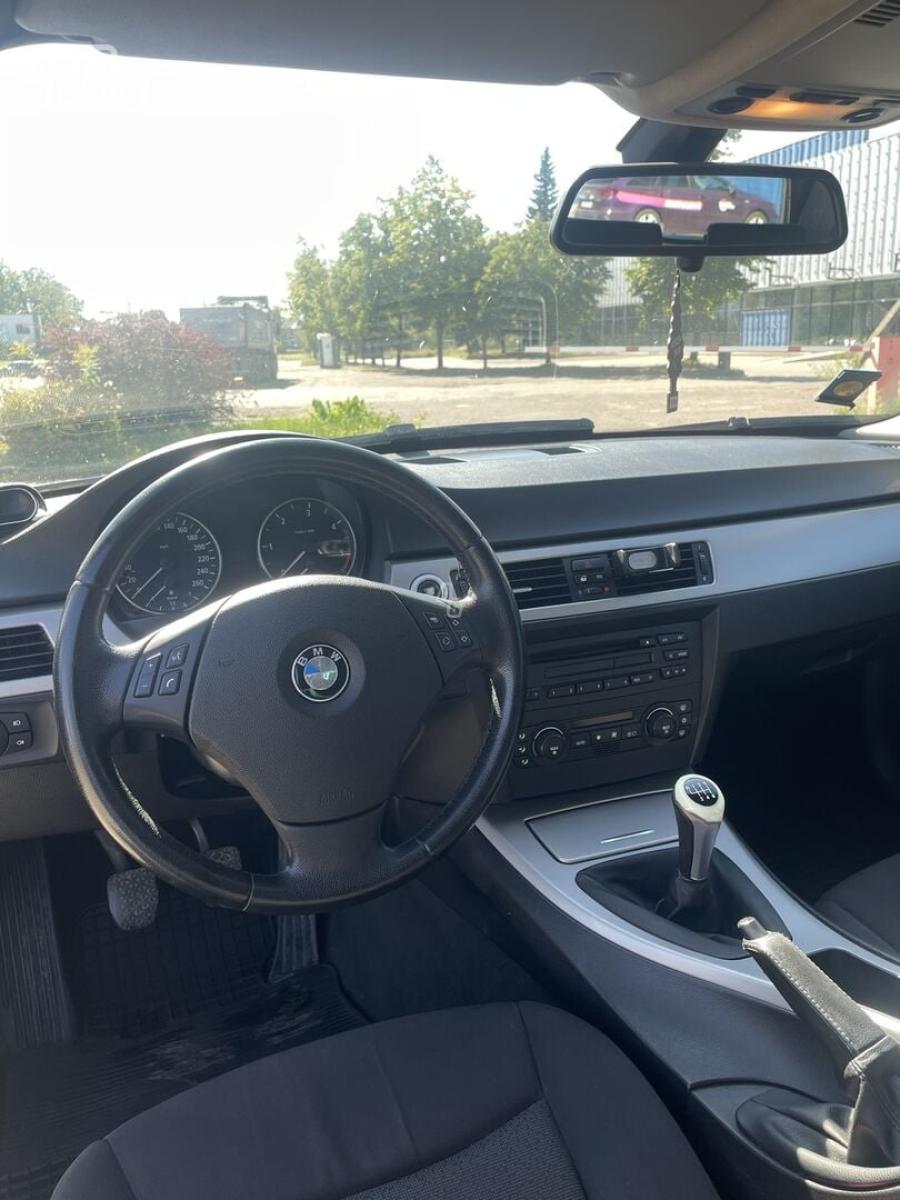 BMW 320 2006 in Kaunas, with an engine capacity of 2.00 L and mileage of 304 thousand km for 2350 €, photo 12 on AUTOMOTO.COM.LV