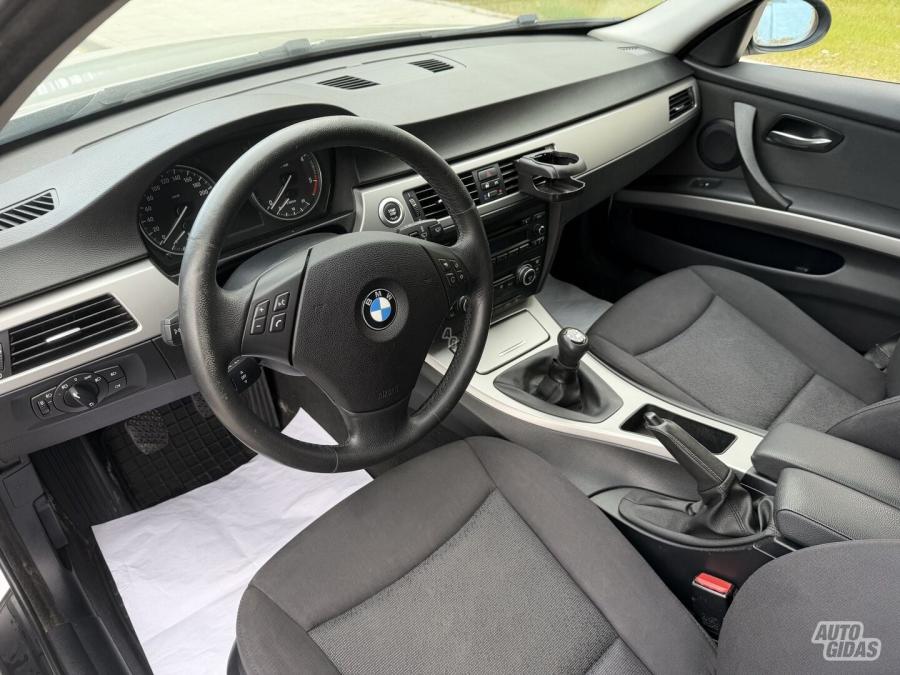 BMW 320 2008 in Vilnius, with an engine capacity of 2.00 L and mileage of 341 thousand km for 2399 €, photo 26 on AUTOMOTO.COM.LV
