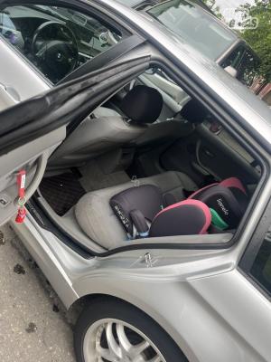BMW 320 2008 in Panevezys, with an engine capacity of 2.00 L and mileage of 338 thousand km for 2500 €, photo 8 on AUTOMOTO.COM.LV