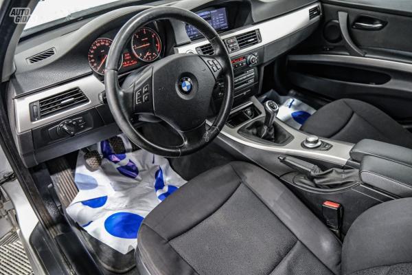 BMW 320 2008 in Kaunas, with an engine capacity of 2.00 L and mileage of 299 thousand km for 4390 €, photo 5 on AUTOMOTO.COM.LV