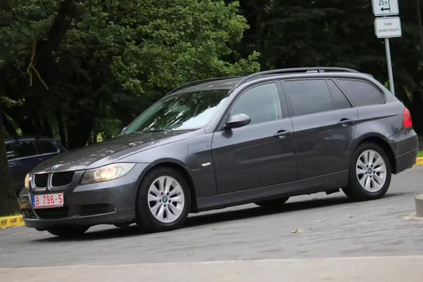 BMW 320 2008 in Riga, with an engine capacity of 2.00 L and mileage of 409 thousand km for 3390 €, photo 5 on AUTOMOTO.COM.LV