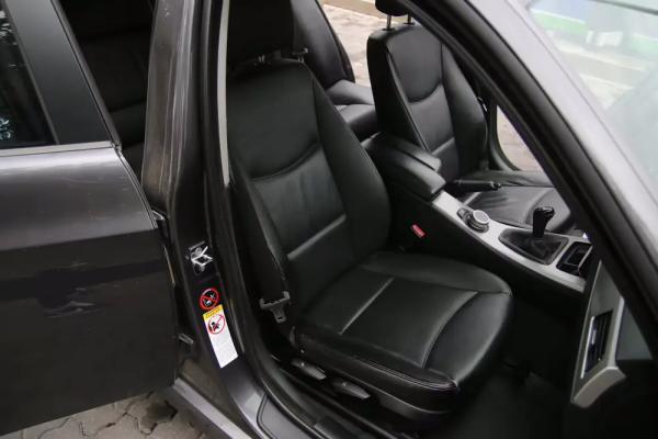 BMW 320 2008 in Riga, with an engine capacity of 2.00 L and mileage of 409 thousand km for 3390 €, photo 10 on AUTOMOTO.COM.LV
