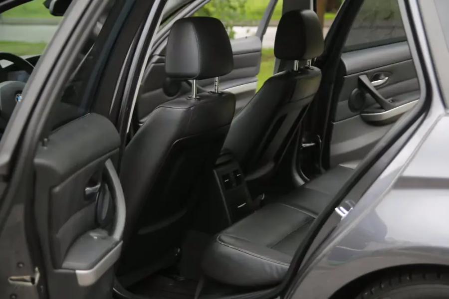 BMW 320 2008 Rīga, ar dzinēja tilpumu 2.00 L un nobraukumu 409 tūkst. km par 3390 €, foto 12 vietnē AUTOMOTO.COM.LV