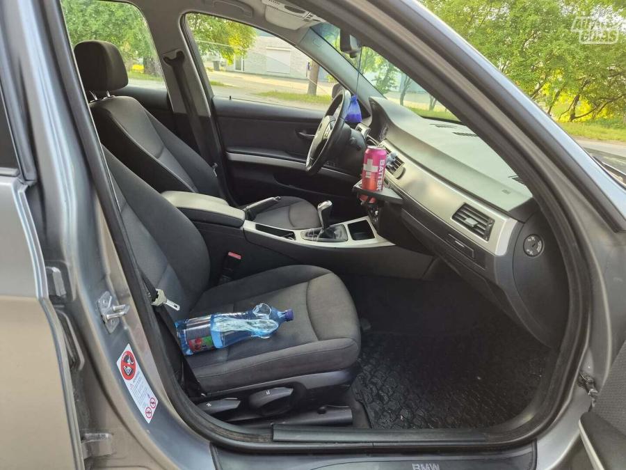 BMW 320 2009 in Klaipeda, with an engine capacity of 2.00 L and mileage of 324 thousand km for 2850 €, photo 14 on AUTOMOTO.COM.LV