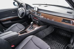 BMW 320 2009 in Kaunas, with an engine capacity of 2.00 L and mileage of 258 thousand km for 4990 €, photo 13 on AUTOMOTO.COM.LV