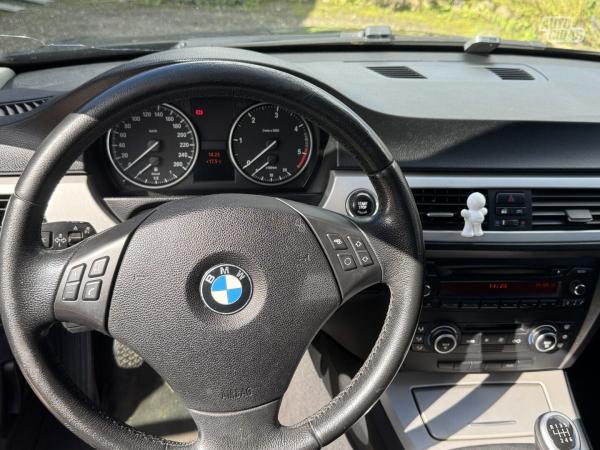 BMW 320 2009 in Plunge on AUTOMOTO.COM.LV BMW 320 2009 in Plunge, with an engine capacity of 2.00 L and mileage of 370 thousand km for 2900 €, photo 5 on AUTOMOTO.COM.LV