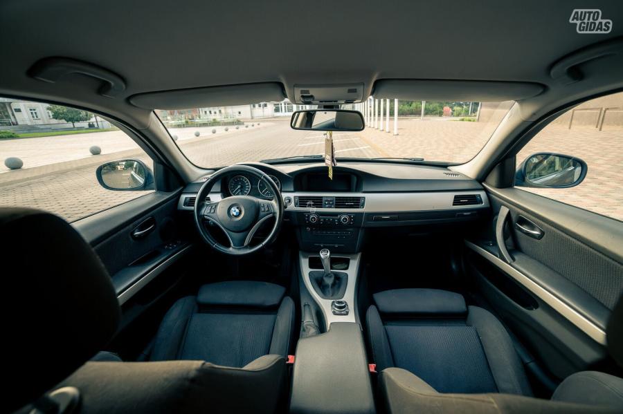 BMW 320 2010 in Utena, with an engine capacity of 2.00 L and mileage of 310 thousand km for 3400 €, photo 10 on AUTOMOTO.COM.LV