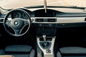 BMW 320 2010 in Utena, with an engine capacity of 2.00 L and mileage of 310 thousand km for 3400 €, photo 11 on AUTOMOTO.COM.LV
