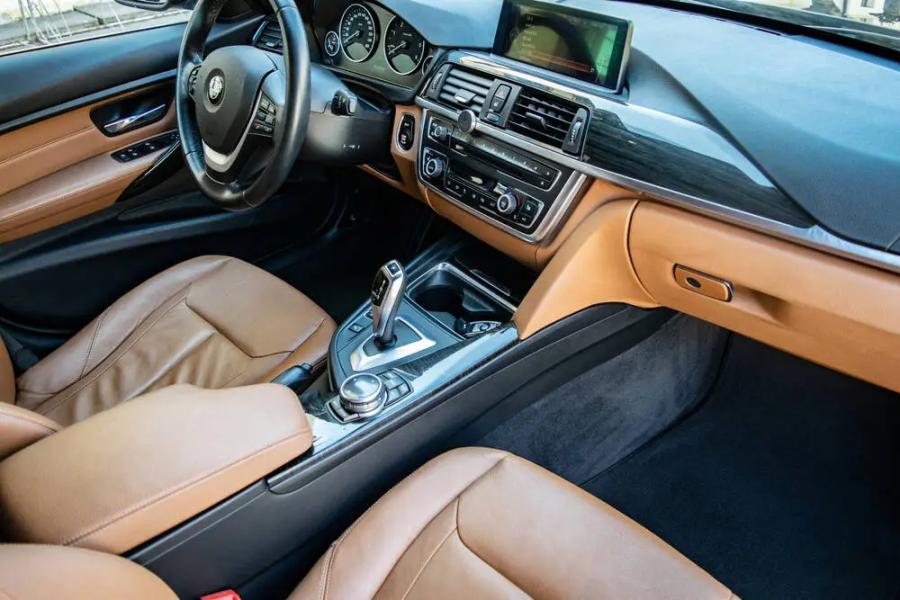 BMW 320 2013 in Tukums, with an engine capacity of 2.00 L and mileage of 320 thousand km for 8490 €, photo 19 on AUTOMOTO.COM.LV