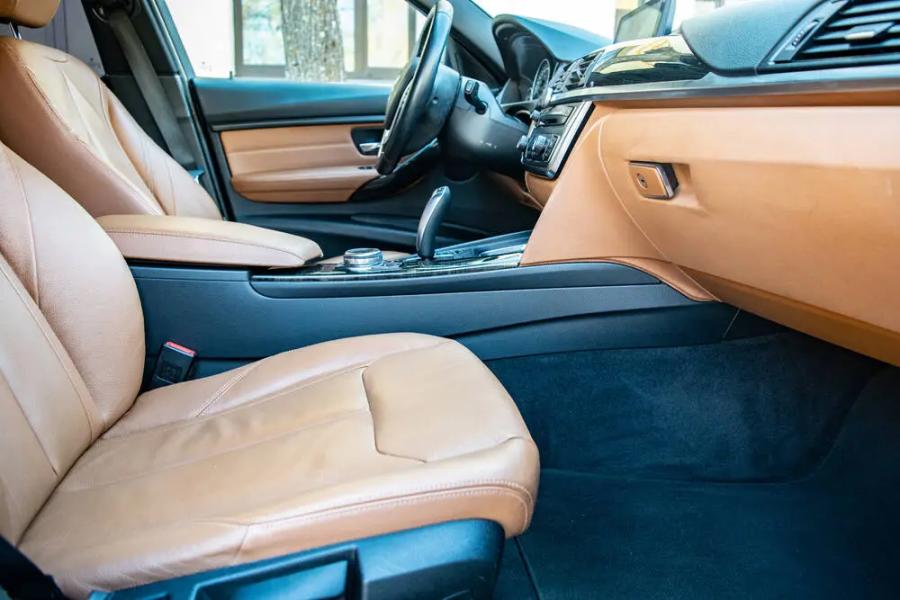 BMW 320 2013 in Tukums, with an engine capacity of 2.00 L and mileage of 320 thousand km for 8490 €, photo 21 on AUTOMOTO.COM.LV