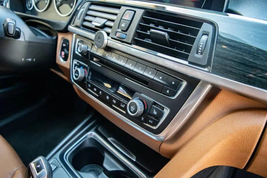 BMW 320 2013 in Tukums, with an engine capacity of 2.00 L and mileage of 320 thousand km for 8490 €, photo 24 on AUTOMOTO.COM.LV