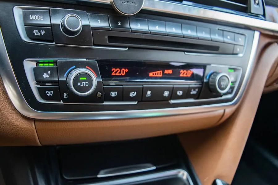 BMW 320 2013 in Tukums, with an engine capacity of 2.00 L and mileage of 320 thousand km for 8490 €, photo 32 on AUTOMOTO.COM.LV