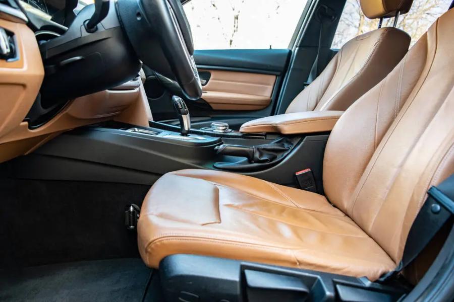 BMW 320 2013 in Tukums, with an engine capacity of 2.00 L and mileage of 320 thousand km for 8490 €, photo 38 on AUTOMOTO.COM.LV