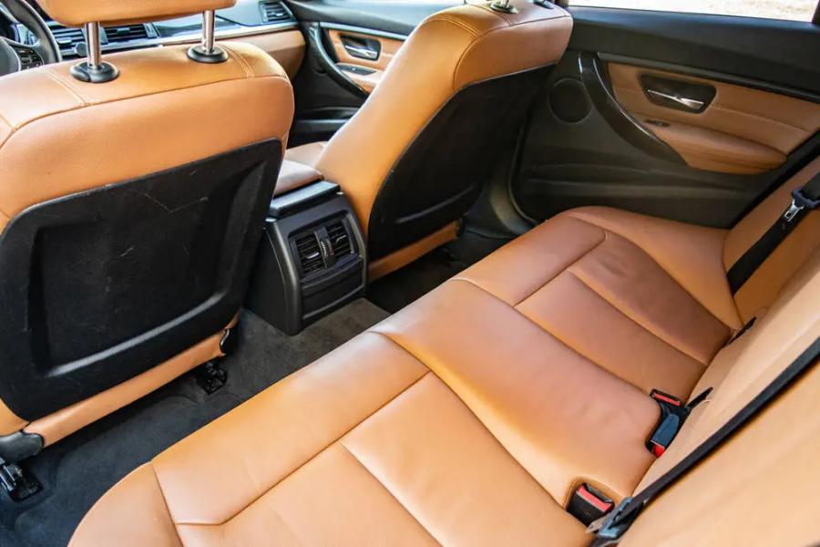 BMW 320 2013 in Tukums, with an engine capacity of 2.00 L and mileage of 320 thousand km for 8490 €, photo 40 on AUTOMOTO.COM.LV