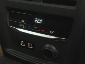 BMW 320 2019 in Riga, with an engine capacity of 2.00 L and mileage of 142 thousand km for 23900 €, photo 18 on AUTOMOTO.COM.LV