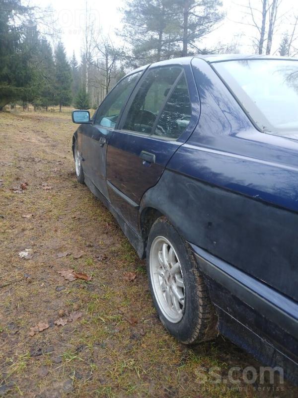 Violets BMW 320 1996 Bauska, ar dzinēja tilpumu 2.00 L un nobraukumu 350 tūkst. km par 1800 €, foto 3 vietnē AUTOMOTO.COM.LV