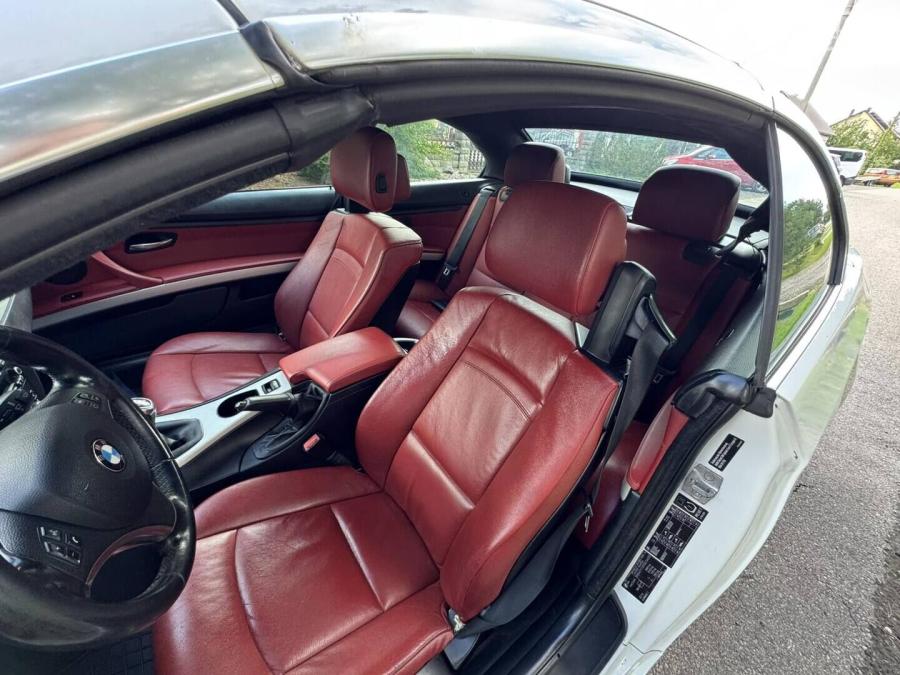 White BMW 320 2010 in Marijampole, with an engine capacity of 2.00 L and mileage of 290 thousand km for 6800 €, photo 11 on AUTOMOTO.COM.LV