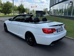 White BMW 320 2010 in Vilnius, with an engine capacity of 2.00 L and mileage of 303 thousand km for 9900 €, photo 6 on AUTOMOTO.COM.LV