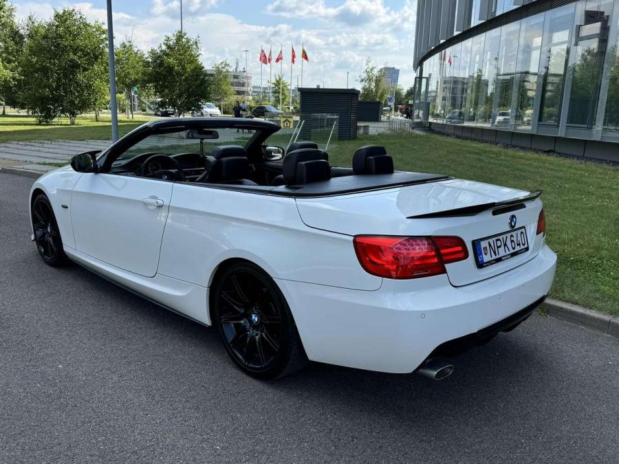White BMW 320 2010 in Vilnius, with an engine capacity of 2.00 L and mileage of 303 thousand km for 9900 €, photo 6 on AUTOMOTO.COM.LV