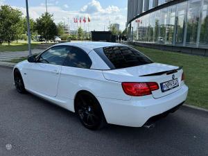 White BMW 320 2010 in Vilnius, with an engine capacity of 2.00 L and mileage of 303 thousand km for 9900 €, photo 11 on AUTOMOTO.COM.LV
