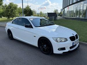 White BMW 320 2010 in Vilnius, with an engine capacity of 2.00 L and mileage of 303 thousand km for 9900 €, photo 12 on AUTOMOTO.COM.LV