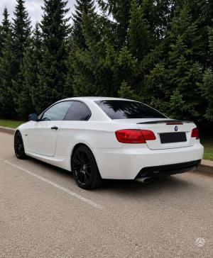 Balts BMW 320 2010 Jonava, ar dzinēja tilpumu 2.00 L un nobraukumu 268 tūkst. km par 9000 €, foto 22 vietnē AUTOMOTO.COM.LV