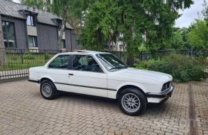 Белый БМВ 320 1986 в Талси, объемом двигателя 2.00 л и пробегом 226 тыс. км за 9000 €, фото 5 на AUTOMOTO.COM.LV