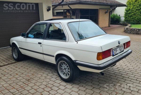 White BMW 320 1986 in Talsi, with an engine capacity of 2.00 L and mileage of 226 thousand km for 8000 €, photo 6 on AUTOMOTO.COM.LV