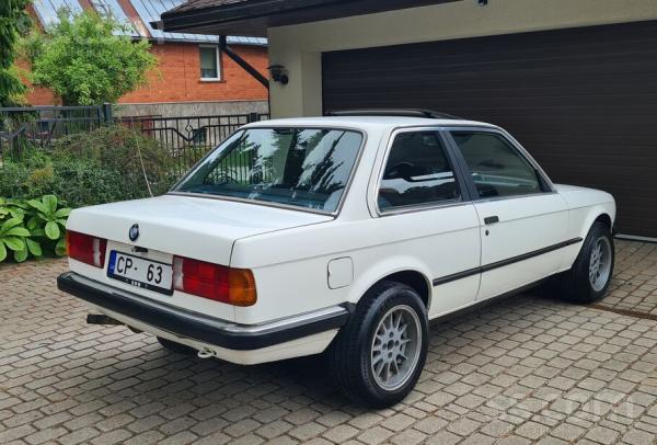 White BMW 320 1986 in Talsi, with an engine capacity of 2.00 L and mileage of 226 thousand km for 8000 €, photo 7 on AUTOMOTO.COM.LV