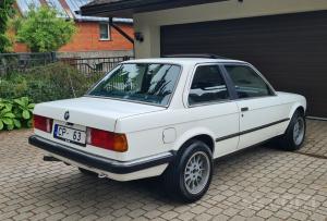 Balts BMW 320 1986 Talsi, ar dzinēja tilpumu 2.00 L un nobraukumu 226 tūkst. km par 8000 €, foto 7 vietnē AUTOMOTO.COM.LV