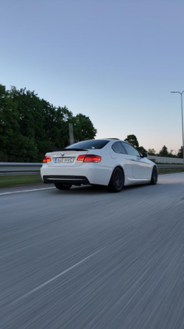 White BMW 320 2007 in Tallinn, with an engine capacity of 2.00 L and mileage of 367 thousand km for 8300 €, photo 2 on AUTOMOTO.COM.LV