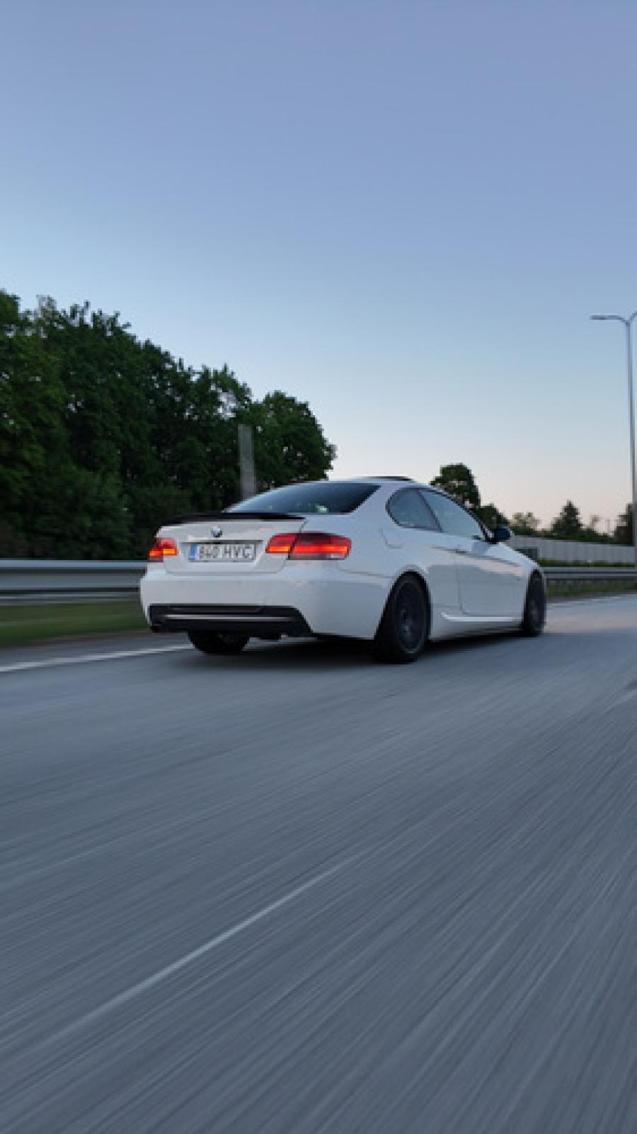 Balts BMW 320 2007 Tallina, ar dzinēja tilpumu 2.00 L un nobraukumu 367 tūkst. km par 8300 €, foto 3 vietnē AUTOMOTO.COM.LV