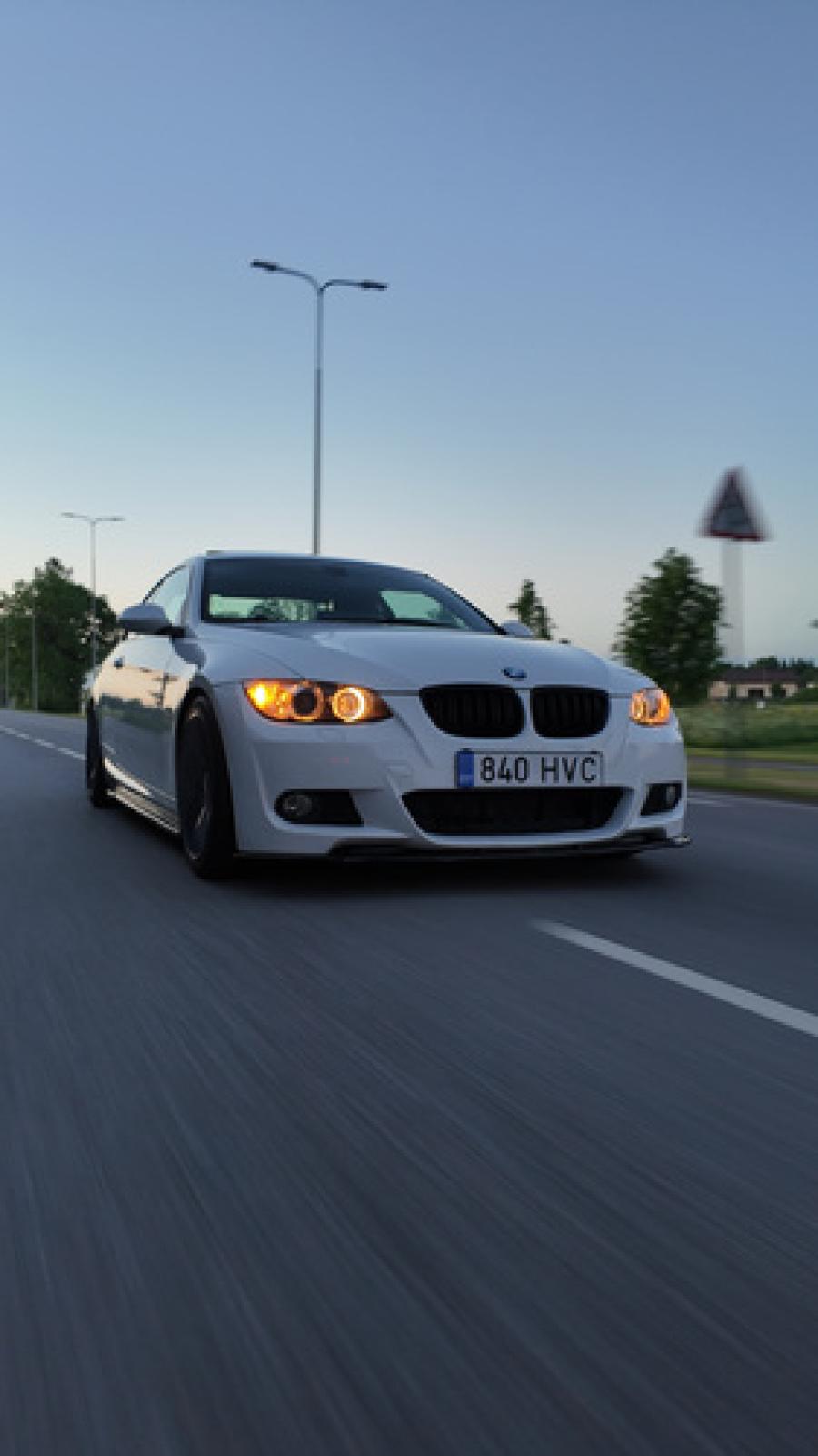 Balts BMW 320 2007 Tallina, ar dzinēja tilpumu 2.00 L un nobraukumu 367 tūkst. km par 8300 €, foto 4 vietnē AUTOMOTO.COM.LV