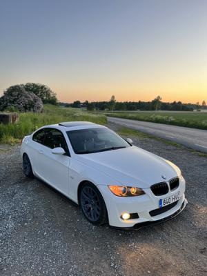 Balts BMW 320 2007 Tallina, ar dzinēja tilpumu 2.00 L un nobraukumu 367 tūkst. km par 8300 €, foto 6 vietnē AUTOMOTO.COM.LV
