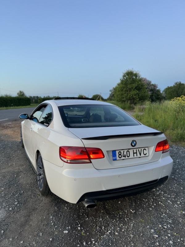 White BMW 320 2007 in Tallinn, with an engine capacity of 2.00 L and mileage of 367 thousand km for 8300 €, photo 8 on AUTOMOTO.COM.LV