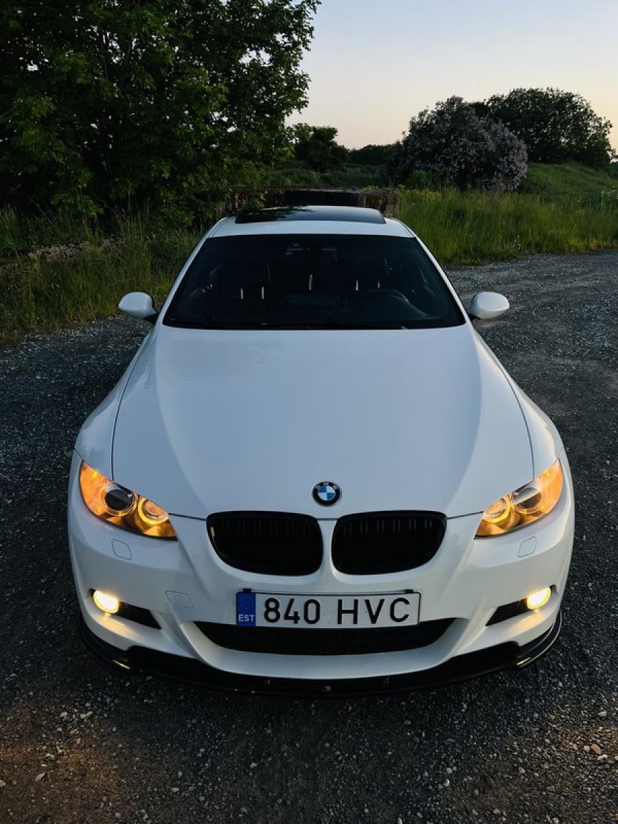 Balts BMW 320 2007 Tallina, ar dzinēja tilpumu 2.00 L un nobraukumu 367 tūkst. km par 8300 €, foto 11 vietnē AUTOMOTO.COM.LV