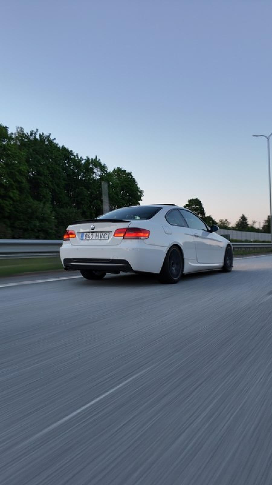Balts BMW 320 2007 Tallina, ar dzinēja tilpumu 2.00 L un nobraukumu 367 tūkst. km par 8300 €, foto 12 vietnē AUTOMOTO.COM.LV