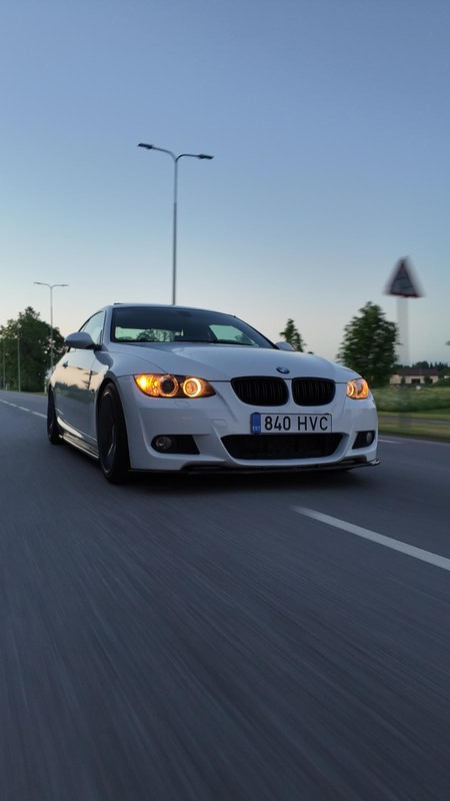 Balts BMW 320 2007 Tallina, ar dzinēja tilpumu 2.00 L un nobraukumu 367 tūkst. km par 8300 €, foto 13 vietnē AUTOMOTO.COM.LV