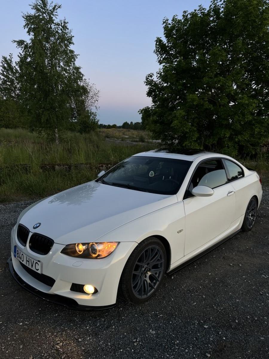 Balts BMW 320 2007 Tallina, ar dzinēja tilpumu 2.00 L un nobraukumu 367 tūkst. km par 8300 €, foto 14 vietnē AUTOMOTO.COM.LV