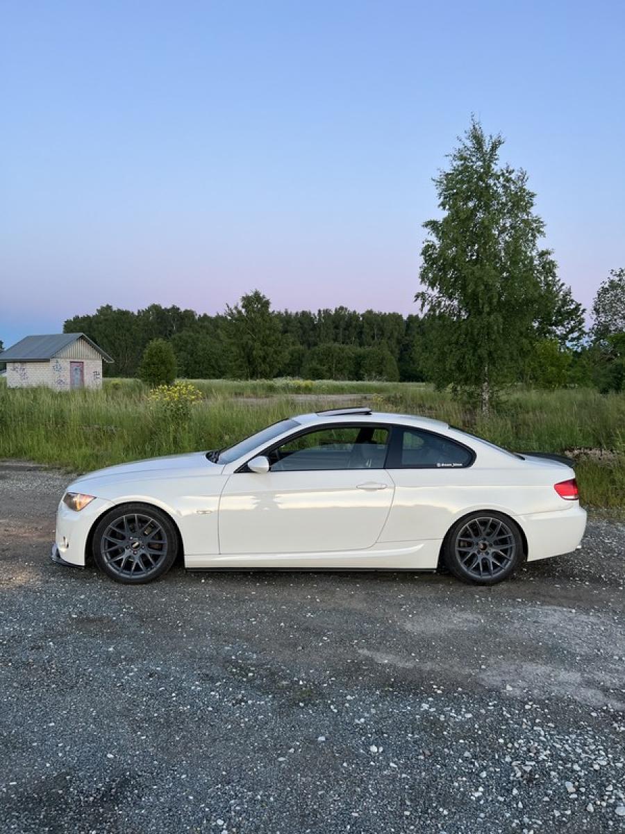 Balts BMW 320 2007 Tallina, ar dzinēja tilpumu 2.00 L un nobraukumu 367 tūkst. km par 8300 €, foto 16 vietnē AUTOMOTO.COM.LV