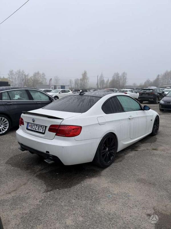 Balts BMW 320 2008 Panevēža, ar dzinēja tilpumu 2.00 L un nobraukumu 356 tūkst. km par 6200 €, foto 4 vietnē AUTOMOTO.COM.LV