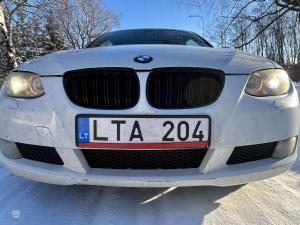 White BMW 320 2008 in Kelme, with an engine capacity of 2.00 L and mileage of 285 thousand km for 5199 €, photo 7 on AUTOMOTO.COM.LV
