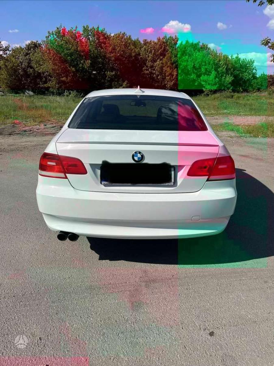 White BMW 320 2008 in Kaunas, with an engine capacity of 2.00 L and mileage of 215 thousand km for 4800 €, photo 3 on AUTOMOTO.COM.LV