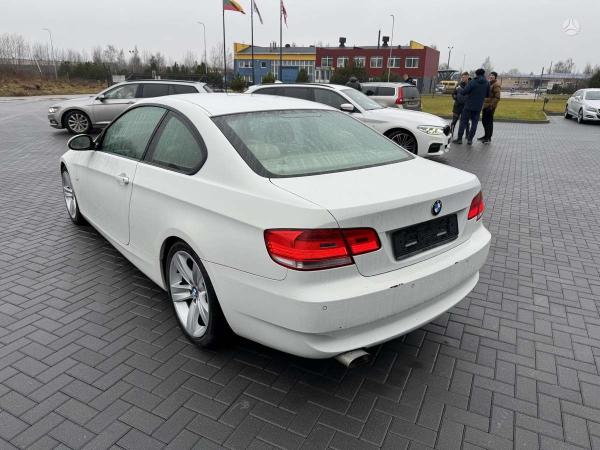 White BMW 320 2009 in Telschi, with an engine capacity of 2.00 L and mileage of 253 thousand km for 4800 €, photo 4 on AUTOMOTO.COM.LV