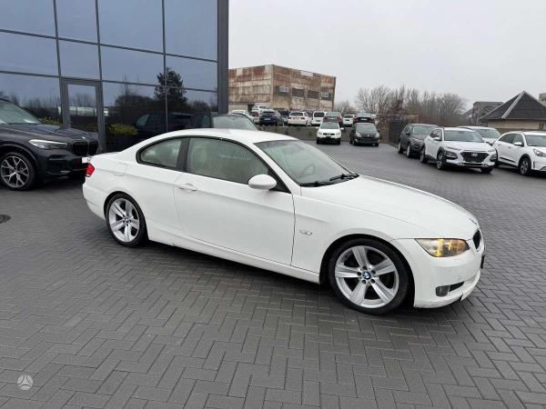 White BMW 320 2009 in Telschi, with an engine capacity of 2.00 L and mileage of 253 thousand km for 4800 €, photo 7 on AUTOMOTO.COM.LV