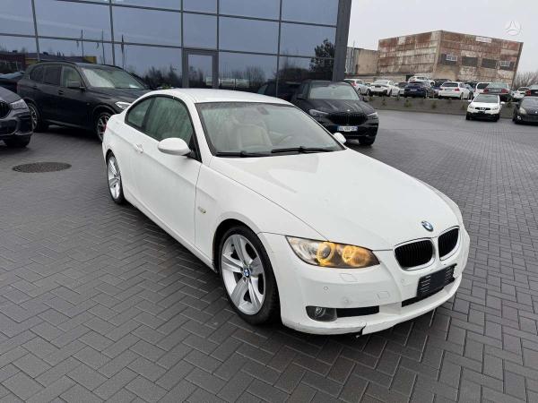 White BMW 320 2009 in Telschi, with an engine capacity of 2.00 L and mileage of 253 thousand km for 4800 €, photo 8 on AUTOMOTO.COM.LV