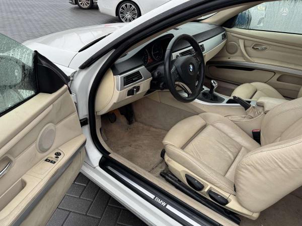 White BMW 320 2009 in Telschi, with an engine capacity of 2.00 L and mileage of 253 thousand km for 4800 €, photo 9 on AUTOMOTO.COM.LV
