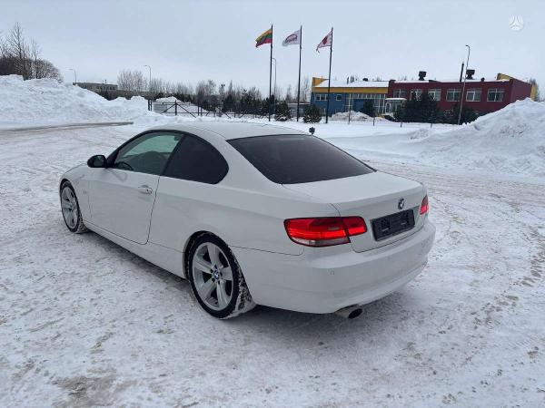 White BMW 320 2009 in Telschi, with an engine capacity of 2.00 L and mileage of 252 thousand km for 5300 €, photo 3 on AUTOMOTO.COM.LV