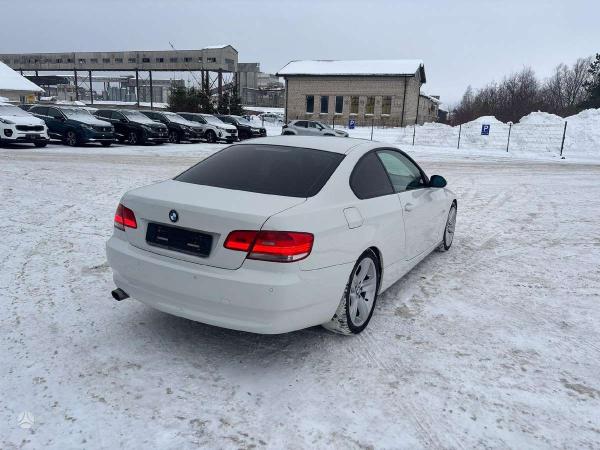 White BMW 320 2009 in Telschi, with an engine capacity of 2.00 L and mileage of 252 thousand km for 5300 €, photo 4 on AUTOMOTO.COM.LV