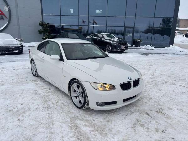 White BMW 320 2009 in Telschi, with an engine capacity of 2.00 L and mileage of 252 thousand km for 5300 €, photo 7 on AUTOMOTO.COM.LV